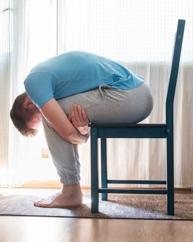 Guía Esencial de Yoga en Silla